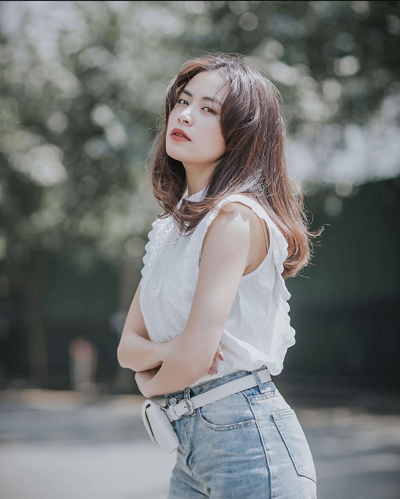 Nhìn Từ Khủng Hoảng Của Hoàng Thùy Linh